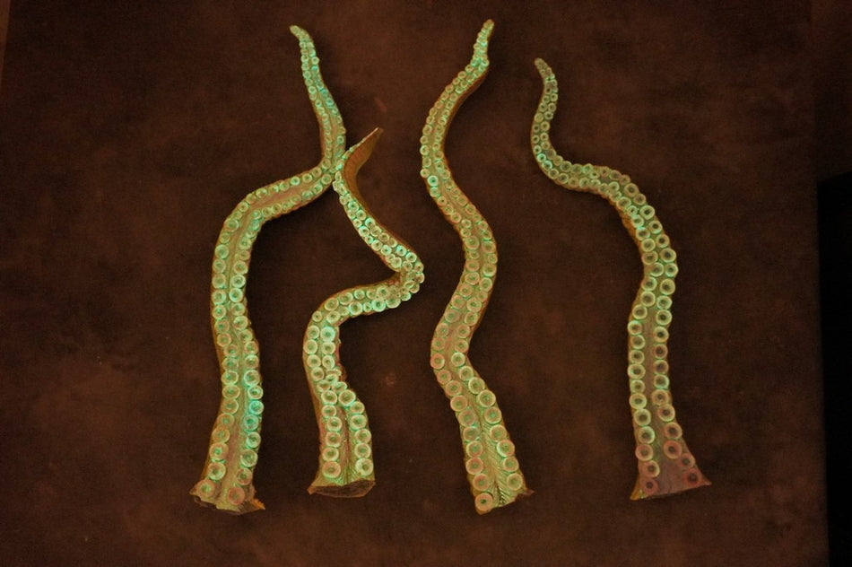 Glowing Poseable Tentacle Prop – Dapper Cadaver Props