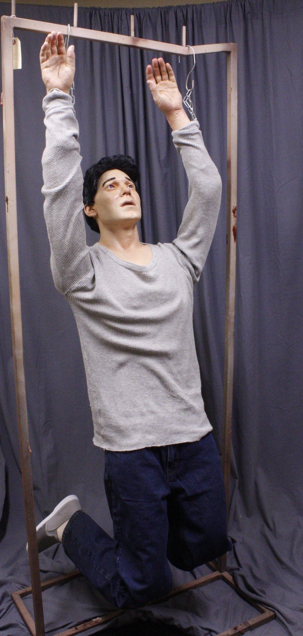 Hanging Henry Figure – Dapper Cadaver Props